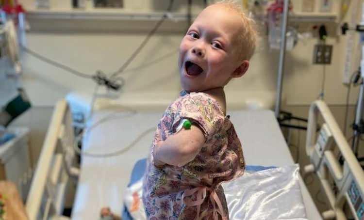 Bella Thompson cesur mücadelesiyle tüm dünyada milyonları peşinden ...