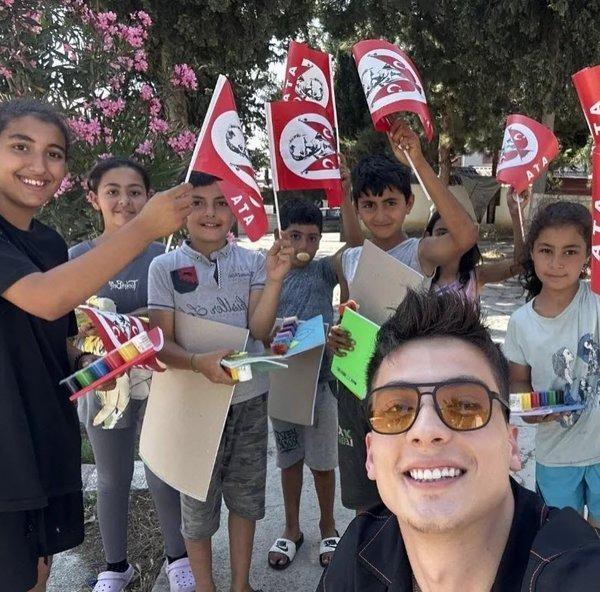 Atakan Özkaya ve Asena Girişken bayramda depremzede çocuklarla bir ...