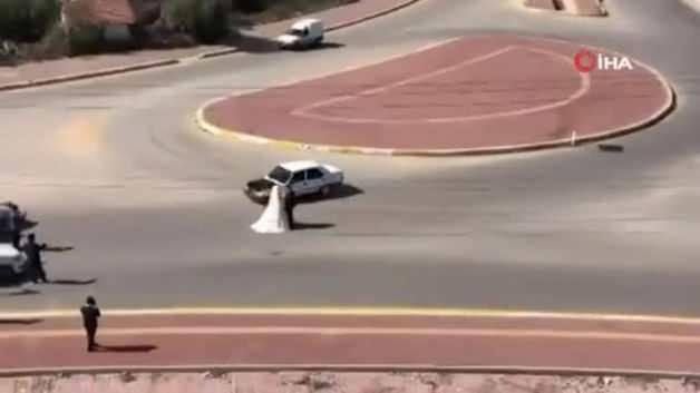 Gelin ile damadın etrafında tehlikeli drift - Video 7 Gelin ile damadın etrafında tehlikeli drift - Video 7