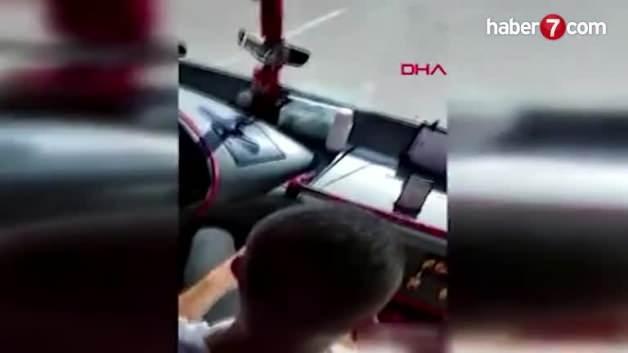 Seyir halindeki otobüsün şoförü ayağa kalkıp dans etti! - Video 7 Seyir halindeki otobüsün şoförü ayağa kalkıp dans etti! - Video 7