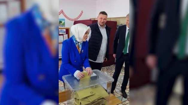 AK Partili kadın milletvekili adayı Atabek'e çirkini saldırı... - Video 7
