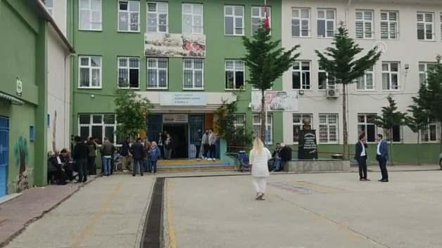 Eski CHP İlçe Başkanı Mustafa Deveci sandığa iki zarf attı! Skandal ...