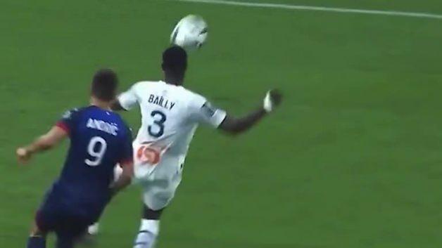 Eric Bailly ile ilgili tatsız bir gelişme yaşandı - Video 7