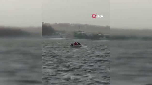 Küçükçekmece Gölü’nde kano alabora oldu, mahsur kalan 2 kişi kurtarıldı ...