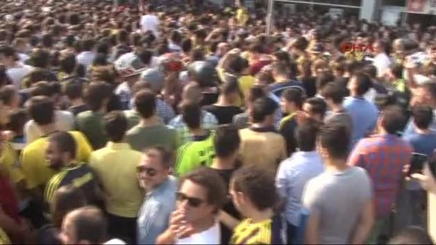 Kadiköy'de Van Persie izdihamı - Video 7