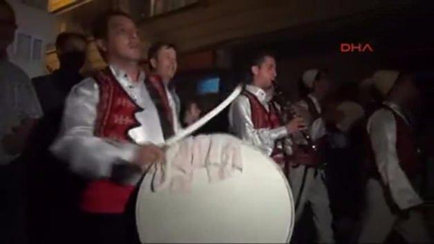 Sahur vaktinde Rumeli usulü eğlence - Video 7