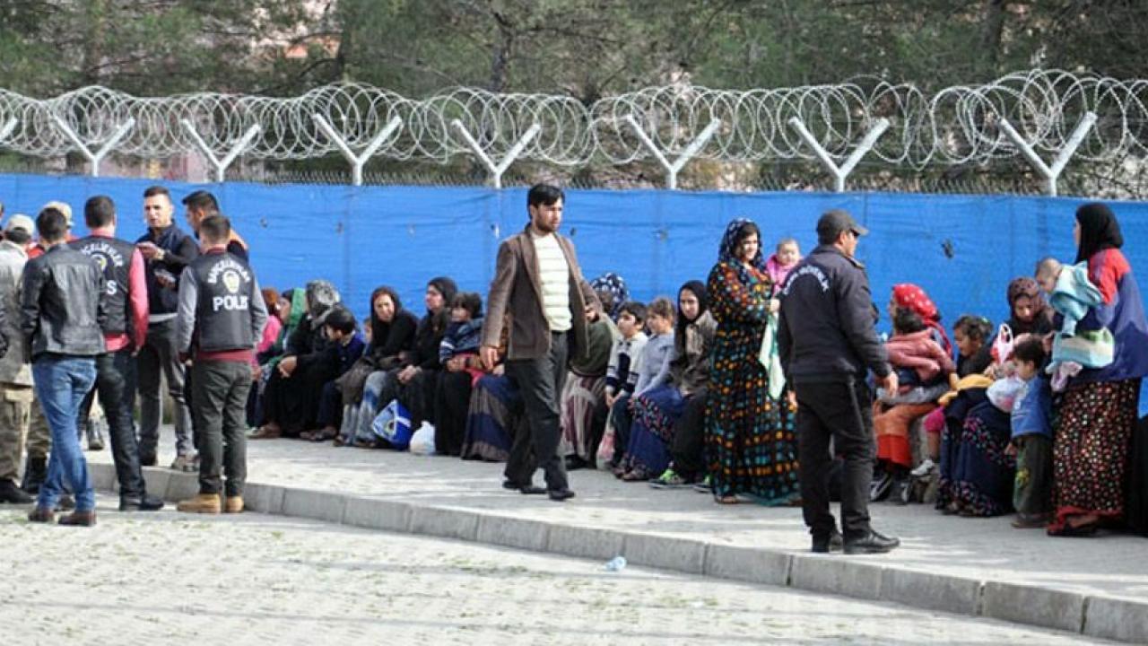 İstanbul'da bir haftada 2 bin 442 göçmen sınır dışı edildi - Haber 7 GÜNCEL