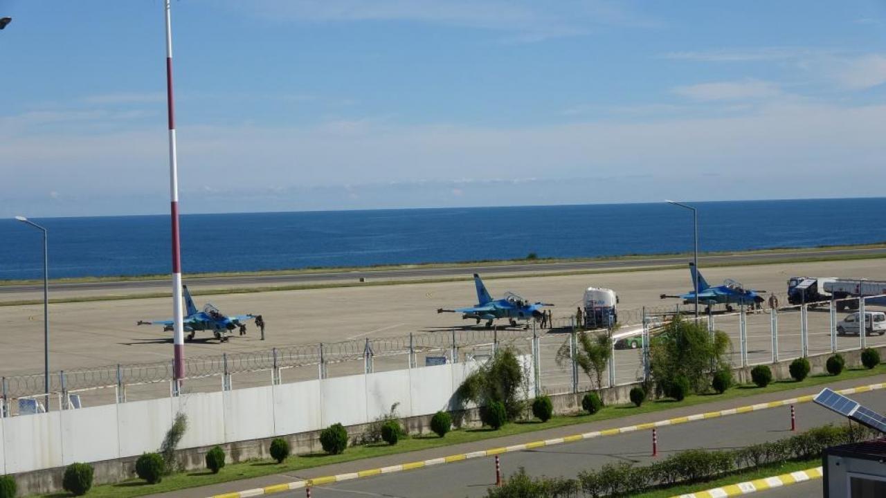 Trabzon'a inen yabancı 3 savaş uçağı merak uyandırdı! Sırrı ortaya ...