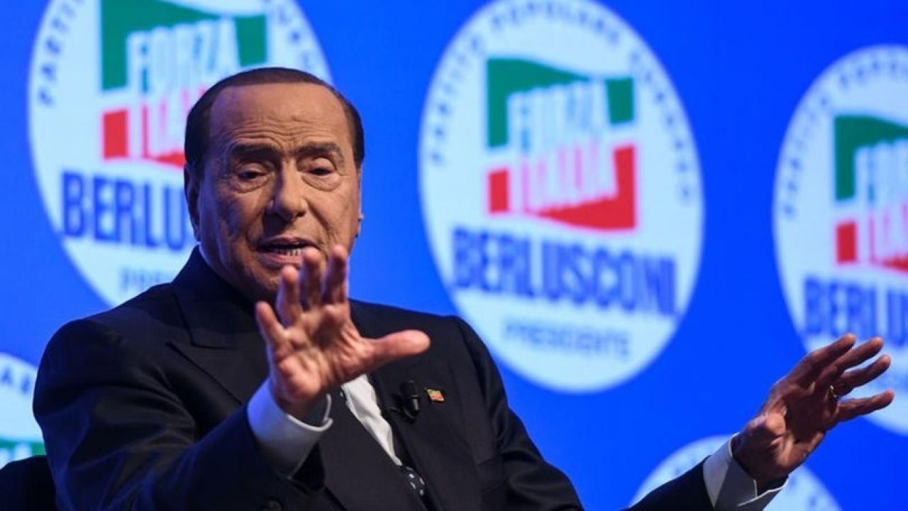 Berlusconi, "Bunga Bunga" partileri nedeniyle yargılandığı bir davada ...