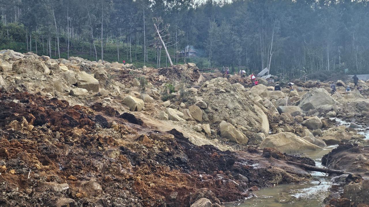Felaketi yaşayan Papua Yeni Gine'de zor şartlar: Kaçmak zorundayız ...
