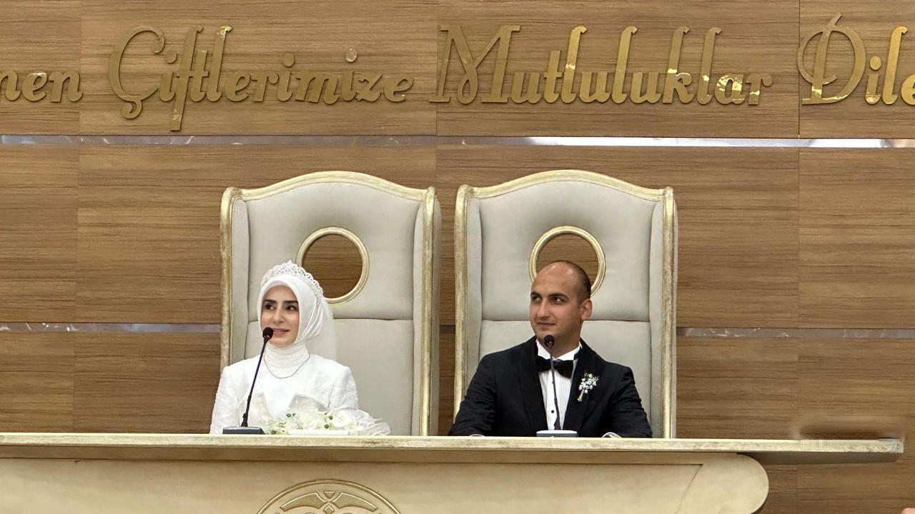 Haber7'nin mutlu günü! Erhan ve Elif çifti dünyaevine girdi - Haber 7 ...