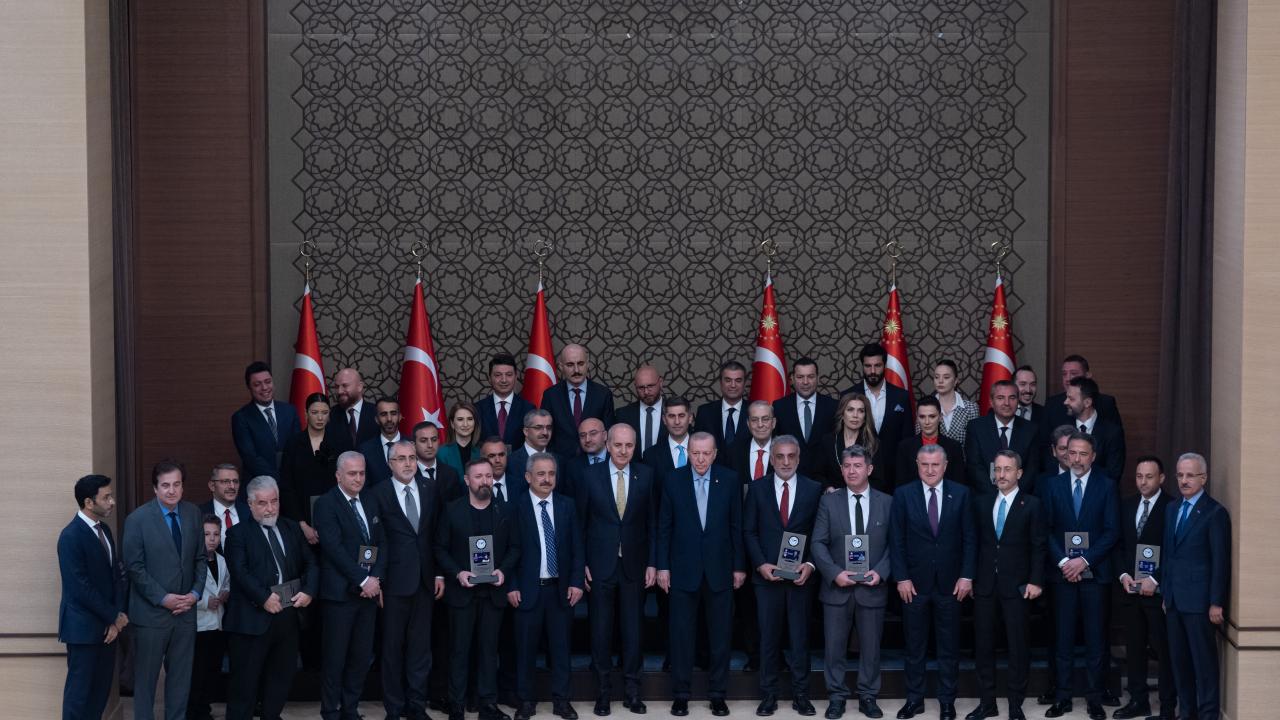 10. Anadolu Medya Ödülleri sahiplerini buldu! Radyo 7'ye gururlandıran ... 10. Anadolu Medya Ödülleri sahiplerini buldu! Radyo 7'ye gururlandıran ...