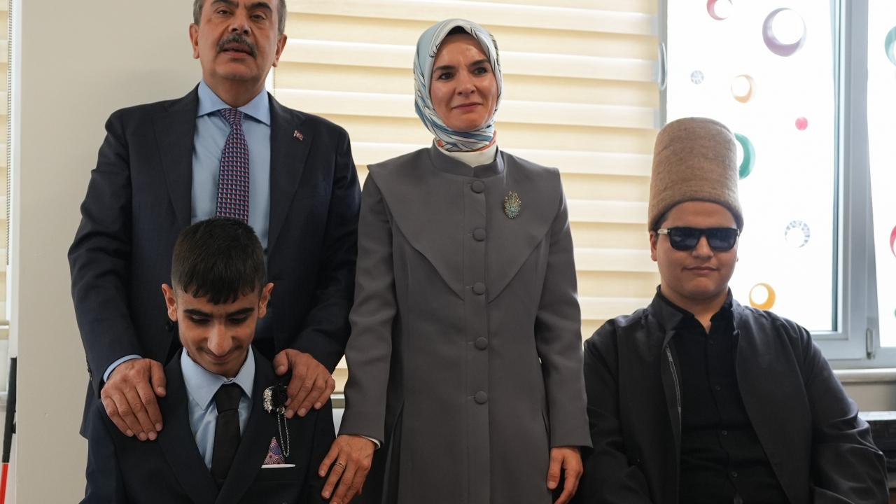 Bakan Tekin ve Bakan Göktaş'ın Kani Karaca Görme Engelliler İmam Hatip ...
