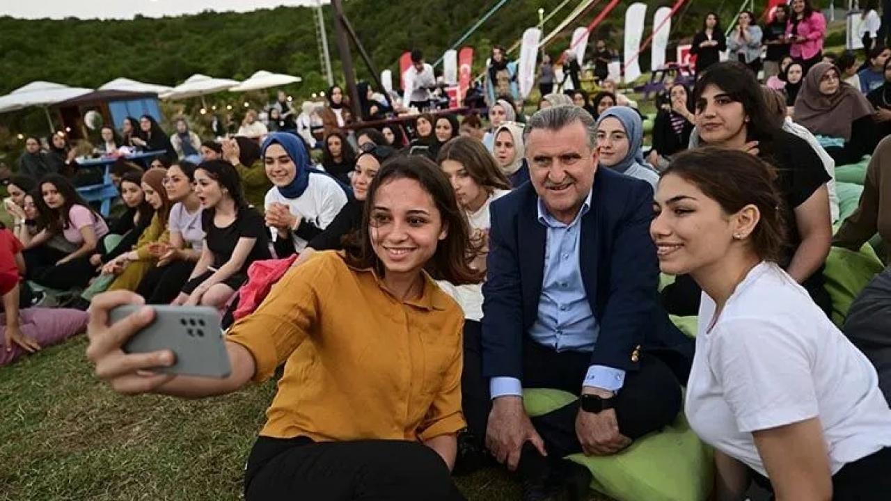 Bakan Bak duyurdu: 2026 GSB Yaz Gençlik Kampları başvuruları başladı ...