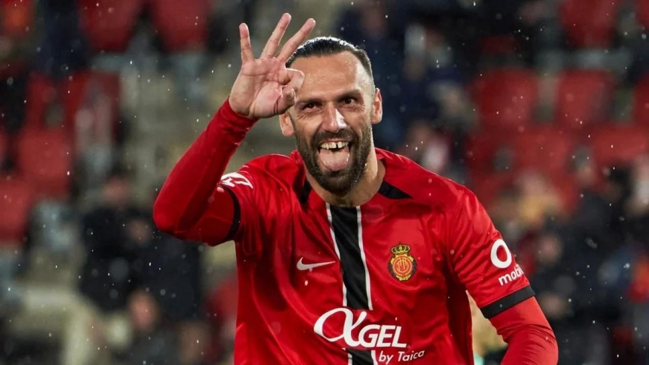 Fenerbahçe ve Galatasaray ile anılan Vedat Muriqi'den veda gibi ...