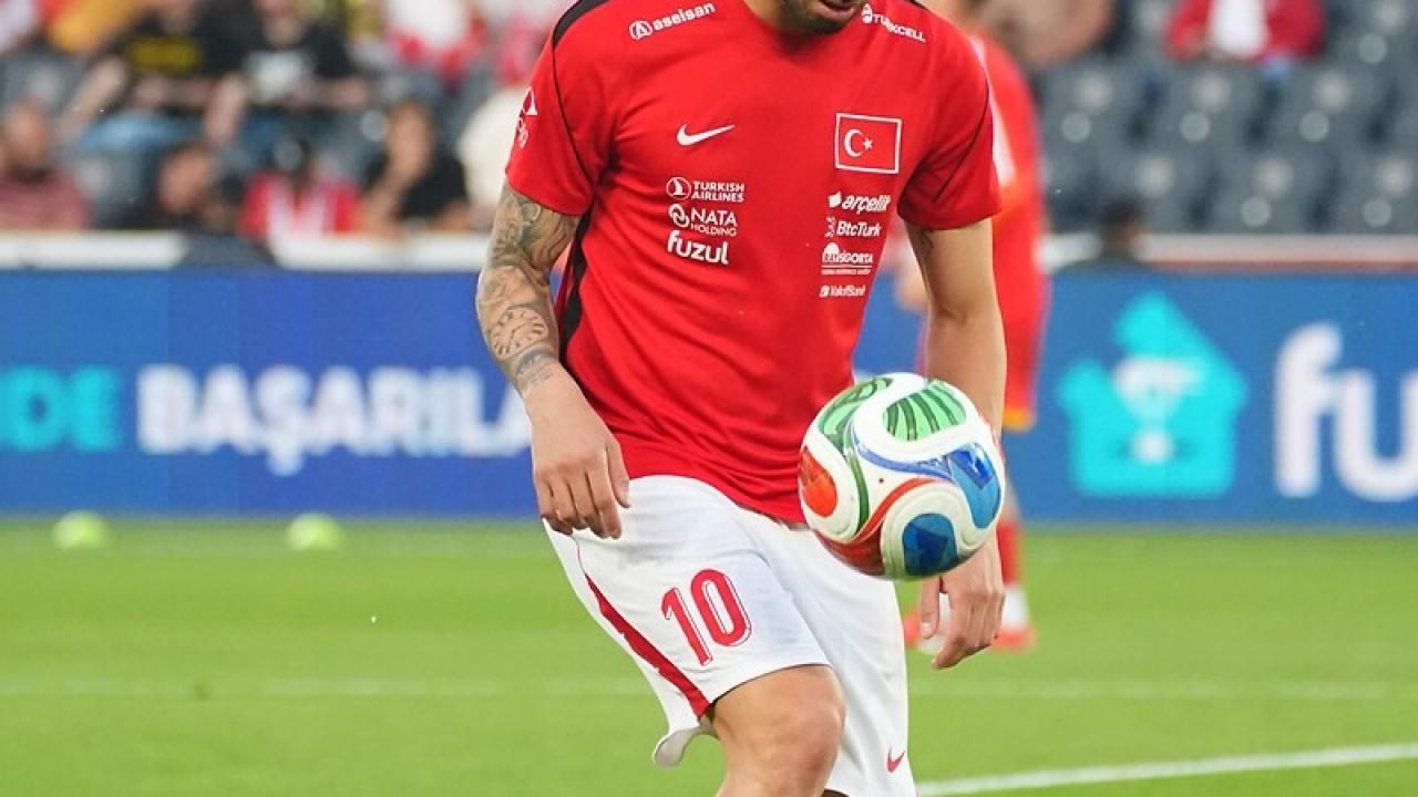 Anlaşma var mı? Milli maç sonrası Hakan Çalhanoğlu'na Fenerbahçe sorusu ...
