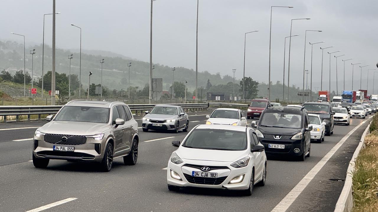 TEM Otoyolu'nu kullanacaklar dikkat! İstanbul yönü trafiğe kapatılıyor ...
