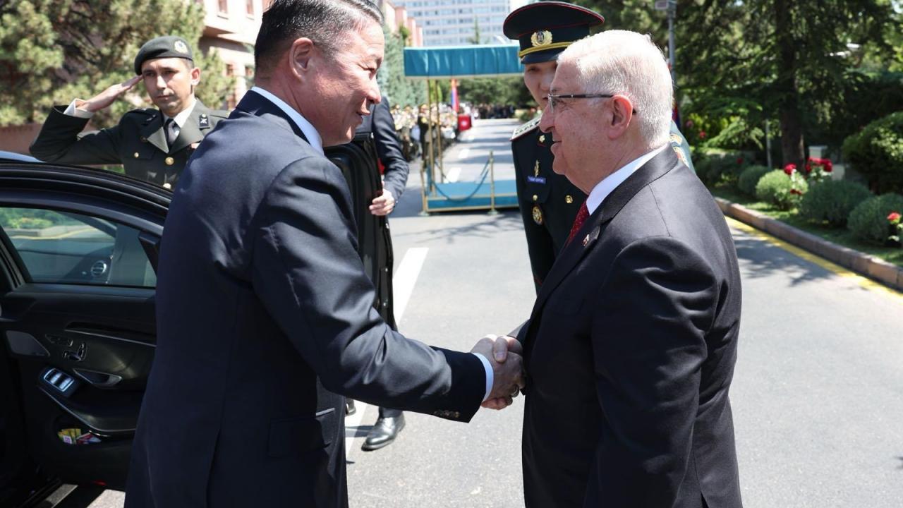 Bakan Güler, Moğol mevkidaşı Batlut ile bir araya geldi - Haber 7 SİYASET