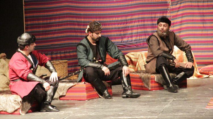 Sivas haberleri Kürşad ve 40 çerisi, tiyatro sahnesinde - 07 Mart 2016