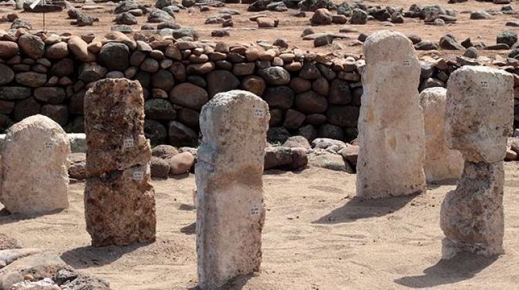 Kayı Boyu damgalı mezar taşları bulundu - Arkeoloji Haberleri