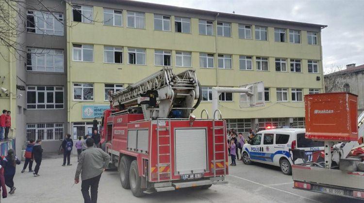 Sinop haberleri Sinop'ta ortaokul binasında yangın - 08 Ocak 2018 Sinop haberleri Sinop'ta ortaokul binasında yangın - 08 Ocak 2018