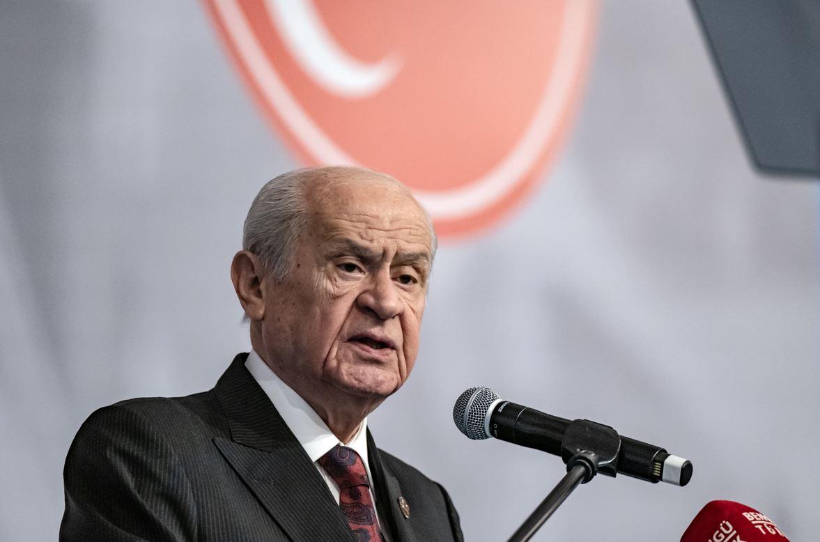 Devlet Bahçeli: Seccadeye ayakla basana hoş görüyle bakılmaz - Haber 7 ...