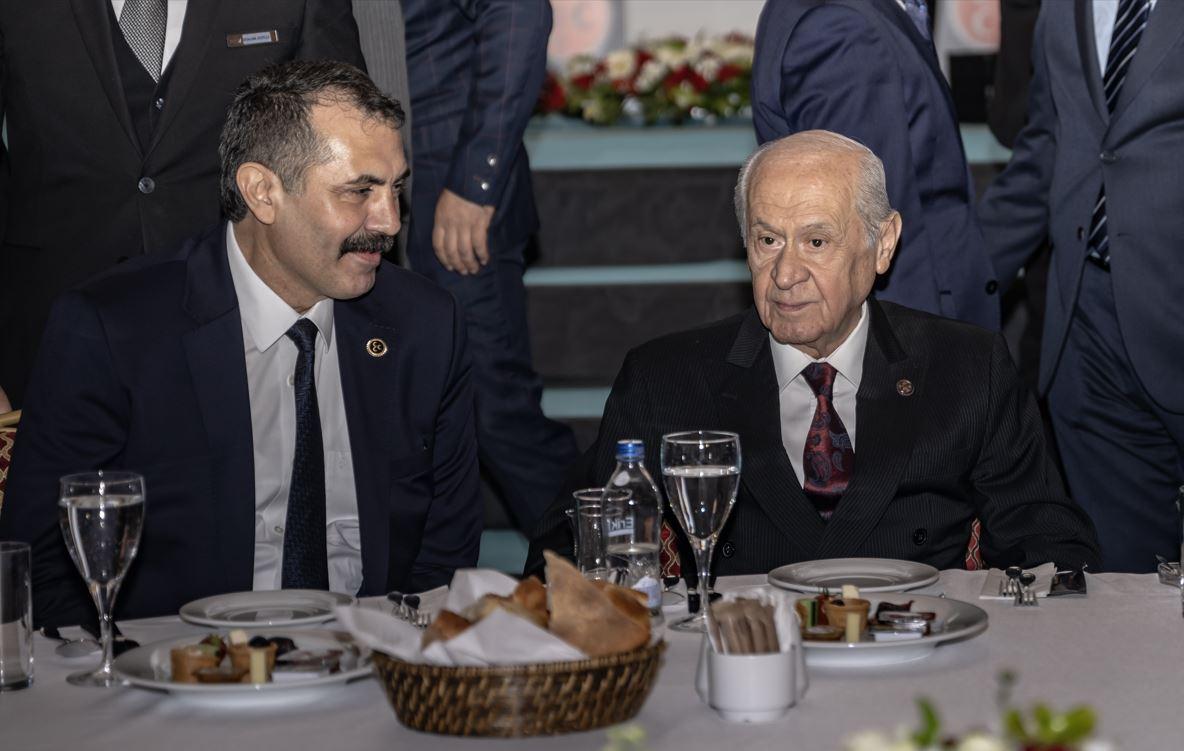 Devlet Bahçeli: Seccadeye ayakla basana hoş görüyle bakılmaz - Haber 7 ...