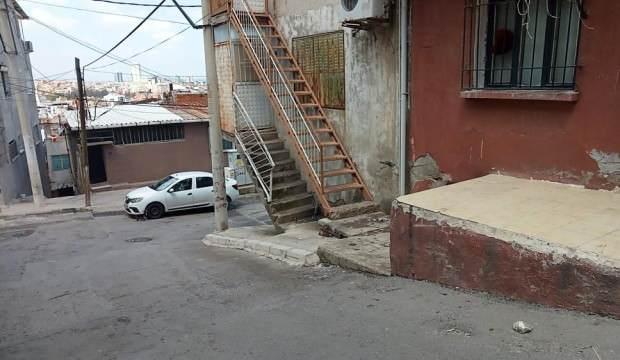 İzmir haberleri İzmir'de dehşet! Çocuğunun gözü önünde karısını öldürdü ... İzmir haberleri İzmir'de dehşet! Çocuğunun gözü önünde karısını öldürdü ...
